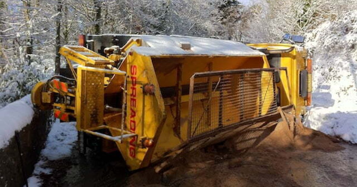 Gritter lorry overturns in Devon | Petrolblog